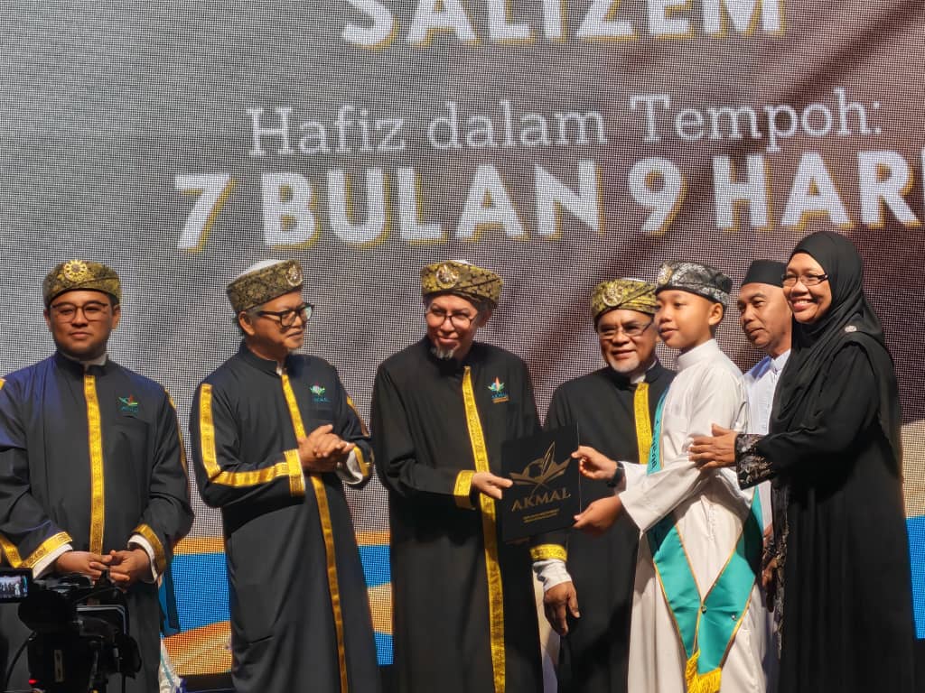 Hafaz al-Quran dalam tempoh setahun, 150 pelajar diraikan di Majlis Haflah Takrimiah AKMAL 2025 ...